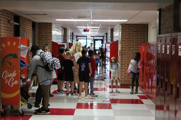 Beloit children head back to school at Converse Elementary, McNeel ...