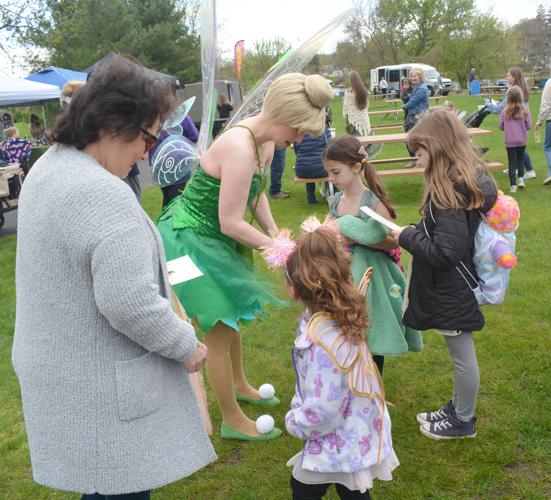 Fairies fly about park in Rockton | Local News | beloitdailynews.com
