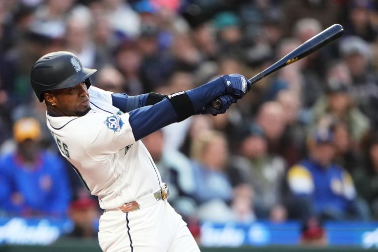Mariners reinstate outfielder Victor Robles from 10-day injured list ...