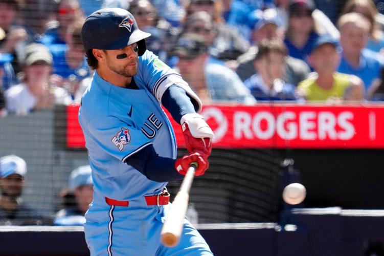 Toronto's Clement dodges tag from Baltimore's Henderson and is ruled ...