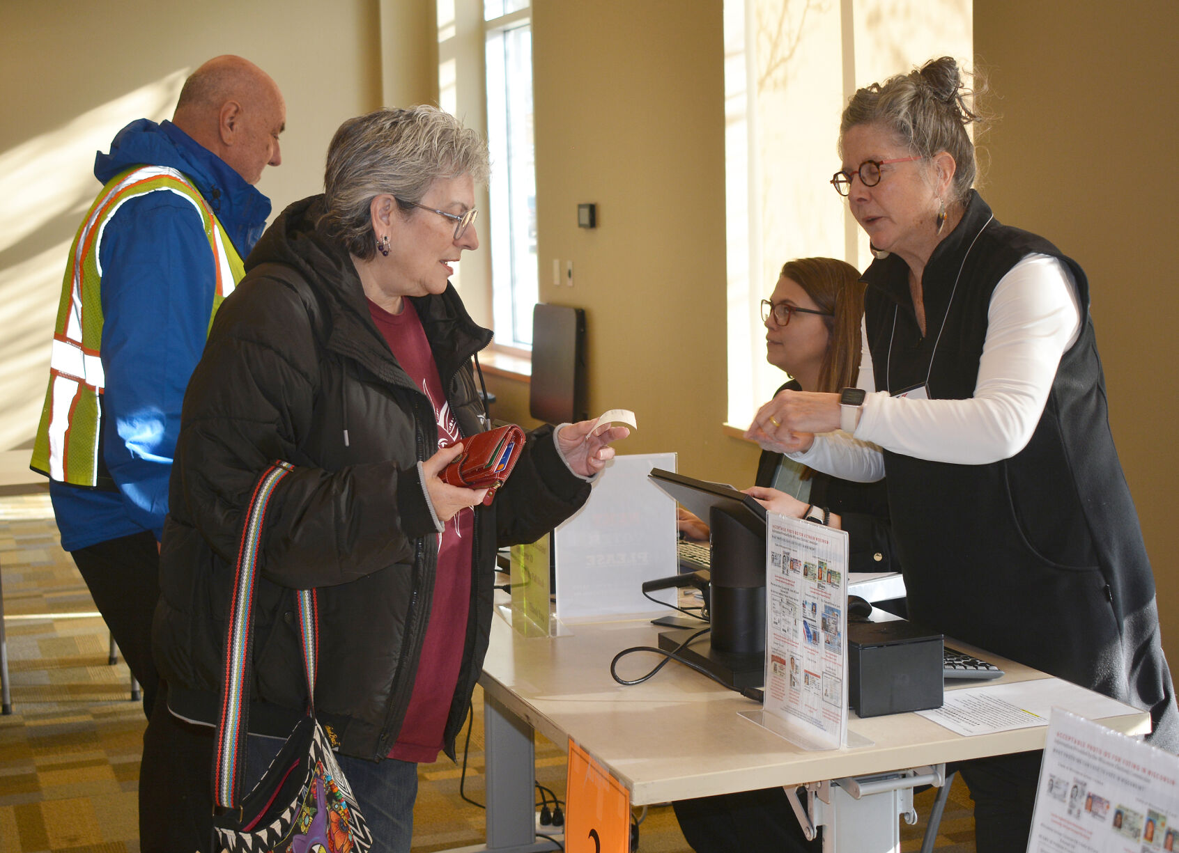 Primary election voting begins in Wisconsin and Illinois | Local News ...