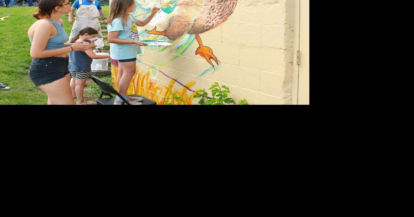 South Beloit art students paint mural to beautify park | Local News ...