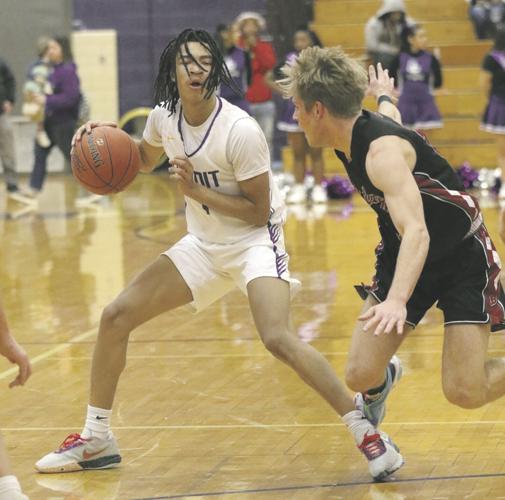 Amare Hereford continues to put charge into Beloit Memorial basketball ...