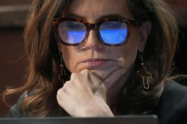 Republicans and some Democrats back contempt for the Clintons in House ...