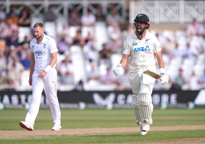 Stokes makes remarkable mid-match retirement call as New Zealand closes ...