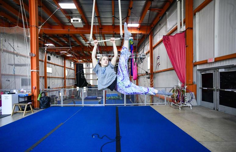 Circus artist goes 'full circle' | Local News | benningtonbanner.com