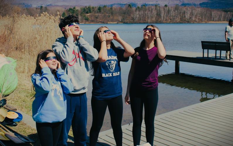 Viewers enjoy the eclipse at Lake Paran | Local News | benningtonbanner.com