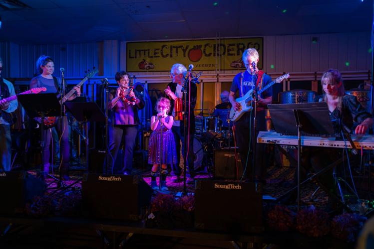 'It was Lila's fight song' Lively Bennington benefit raises $10,000 for ...