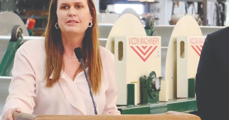 A $19,000 lectern for Arkansas Gov. Sarah Huckabee Sanders sparks call ...