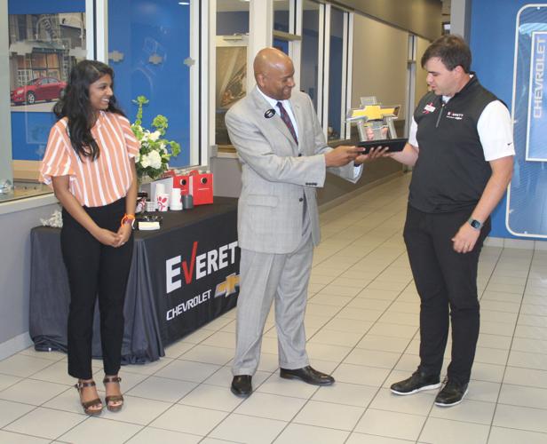 Everett Chevrolet receives Elite Leaders Award | News | bentoncourier.com