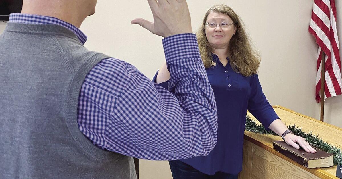 Swearing In Ceremonies | News | bentoncourier.com