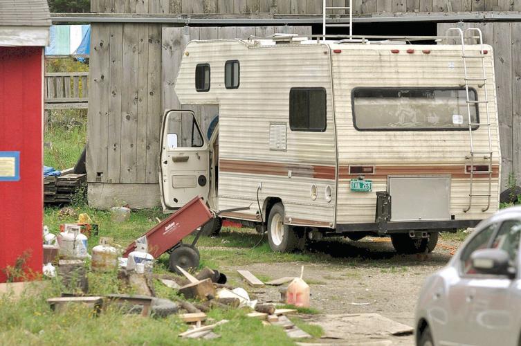 Capeless returns to fight appeal of triple murder conviction | Archives ...