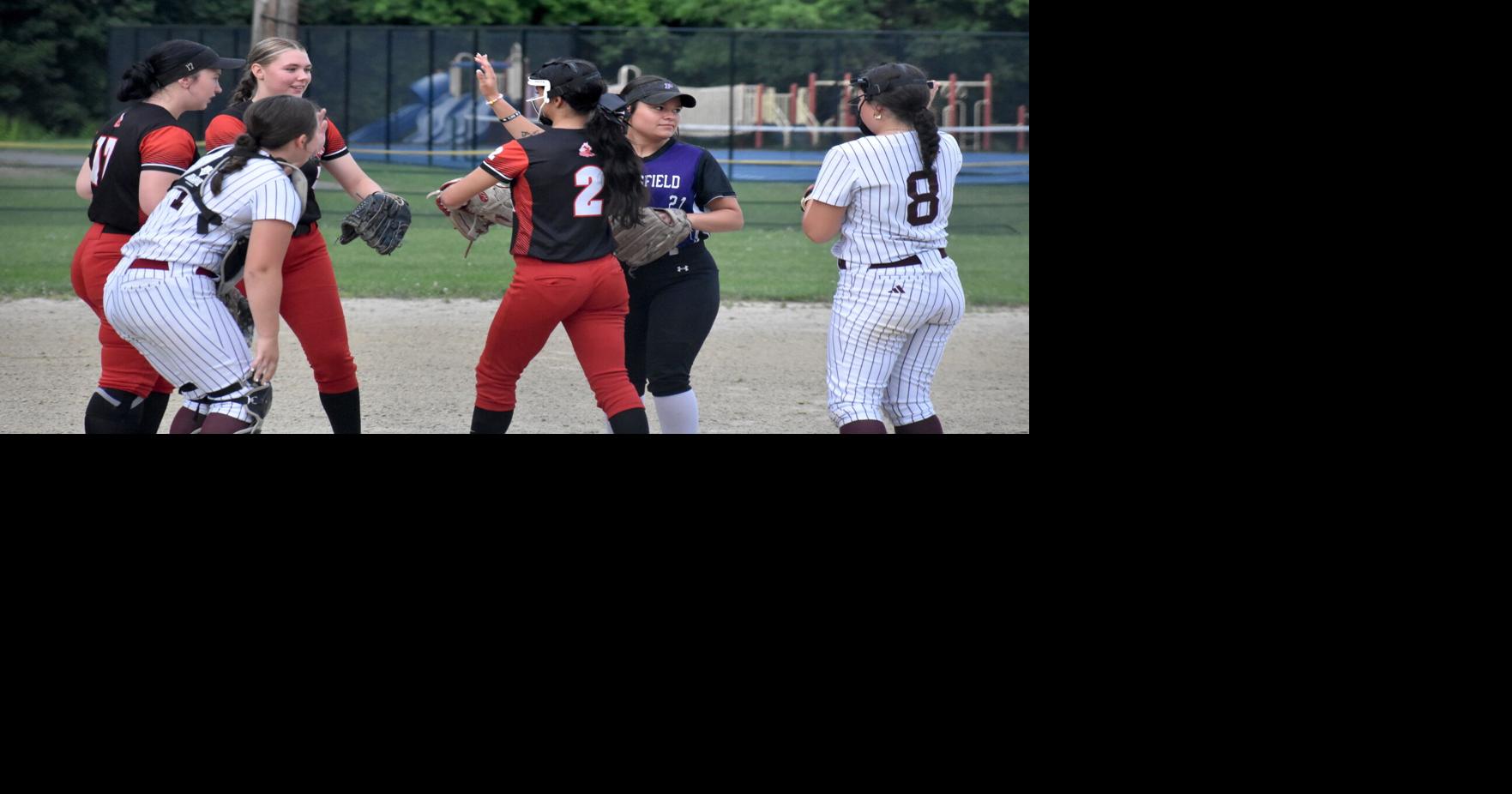 Mound huddle | | The Berkshire Eagle