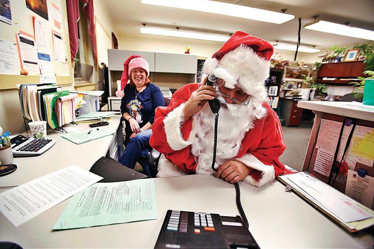 Santa, Mrs. Claus face tough audience during North Pole Calling ...