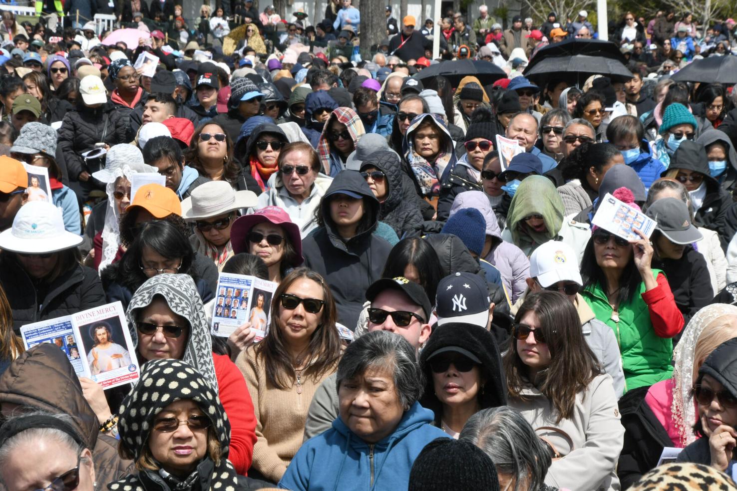 'A sense of being forgiven.' Thousands attend Divine Mercy Weekend at ...