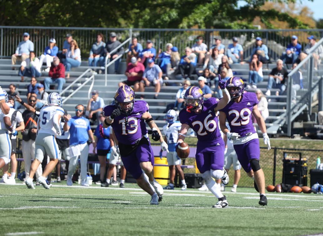 Owen Johansen runs for 223 yards, scores 3 TDs as Williams beats Colby ...