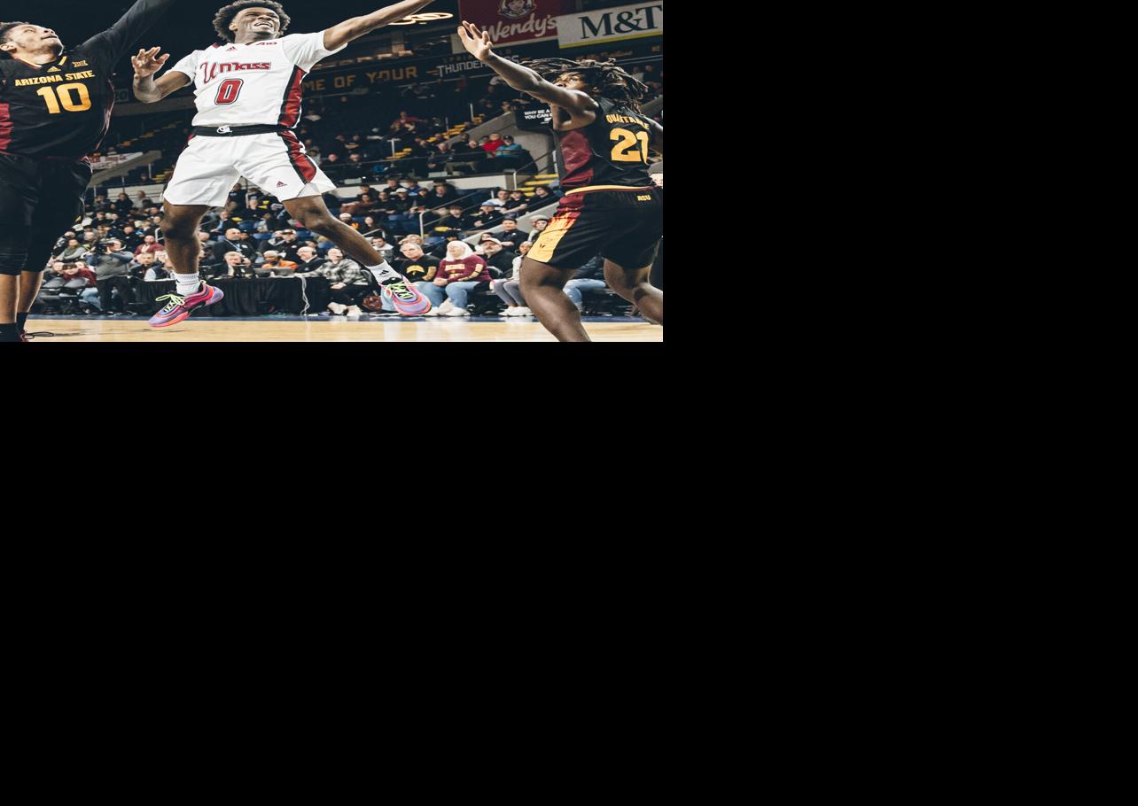 UMass men's basketball standout Jaylen Curry enters the transfer portal ...