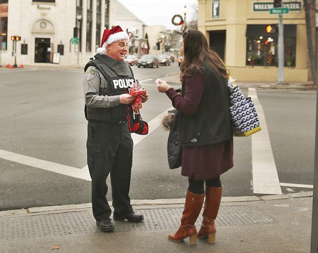 Police hand out holiday cheer at safety checkpoint | | berkshireeagle.com