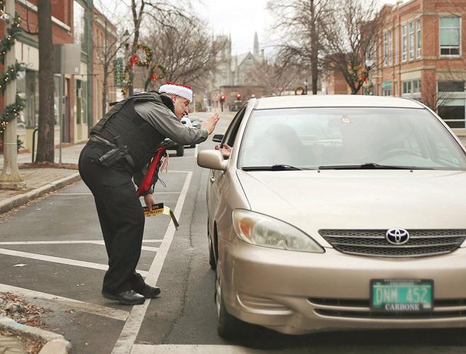 Police hand out holiday cheer at safety checkpoint | | berkshireeagle.com