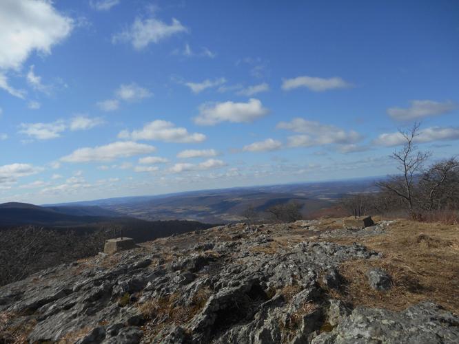 Lauren R. Stevens | Hikes & Walks: Spectacular views at Alander ...