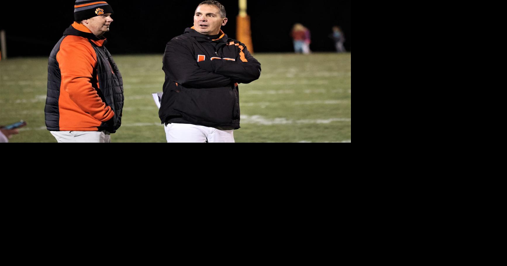 Lee's Keith Thomson retires as the Wildcats' football coach; assistant ...