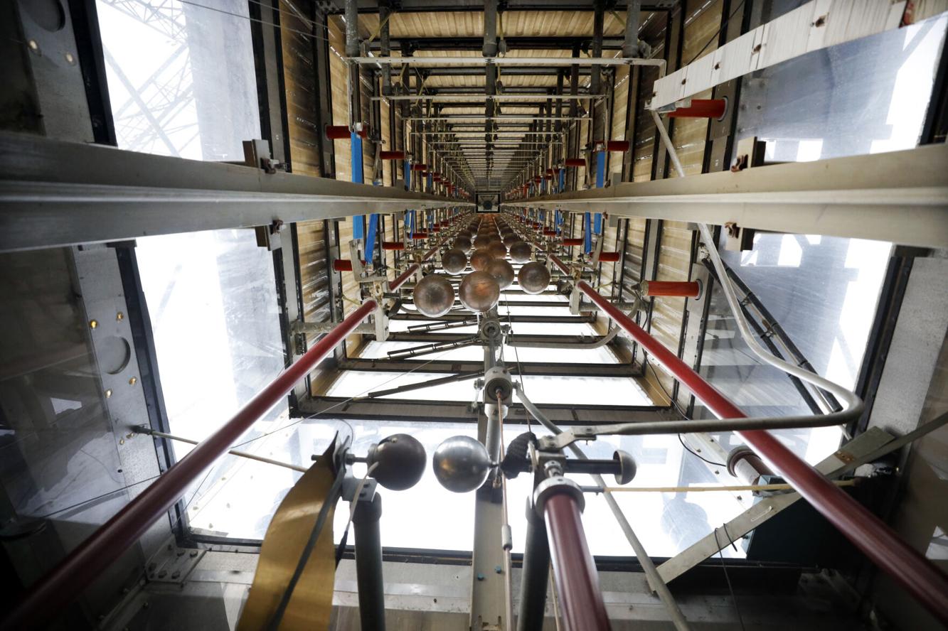 What happens when lightning strikes a power line? A world-class ...