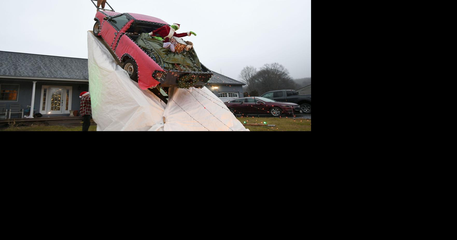'Wild' Bill Knowles' Christmas display is his tallest one yet, modified ...