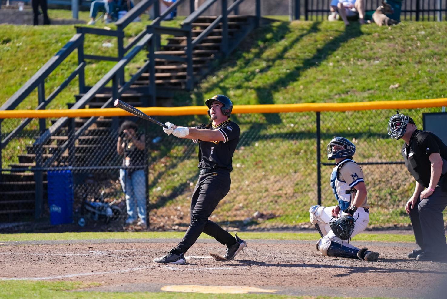 Derek Paris swings | | The Berkshire Eagle