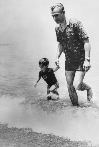 Reza Pahlavi, a Williams College student once, tests his moment in Iran ...