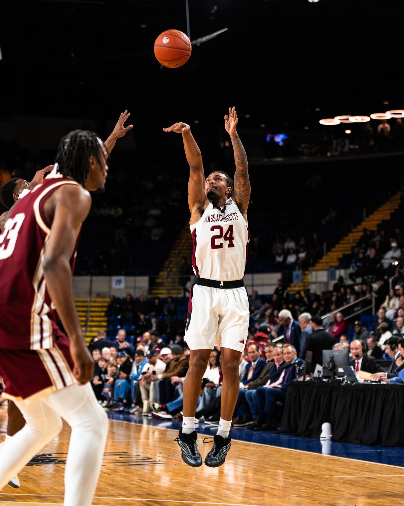 Marcus Banks Jr. makes 2 free throws with 5 seconds left, as UMass ...
