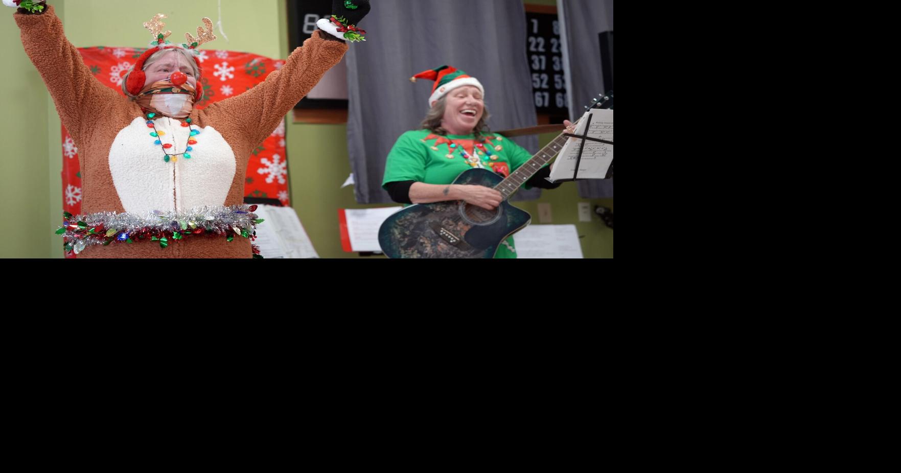 Photos: The Holiday Bonanza at the Ralph J. Froio Senior Center ...