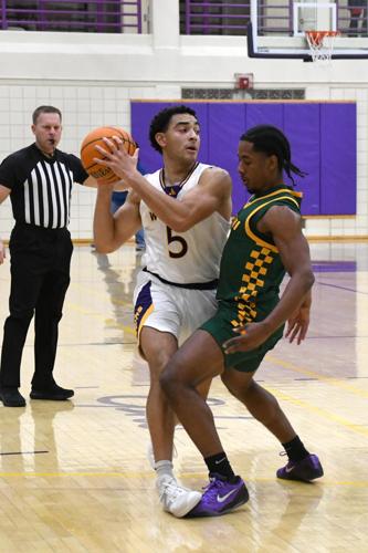 Williams College men's basketball ends 6-game losing streak, beating ...