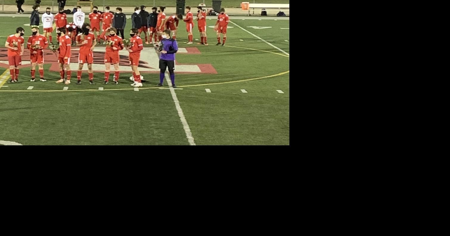 Marist soccer honors seniors | Sports | beverlyreview.net