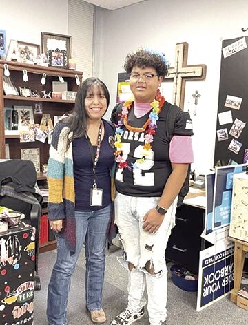 Forsan football seniors honor mentors with pins | News ...