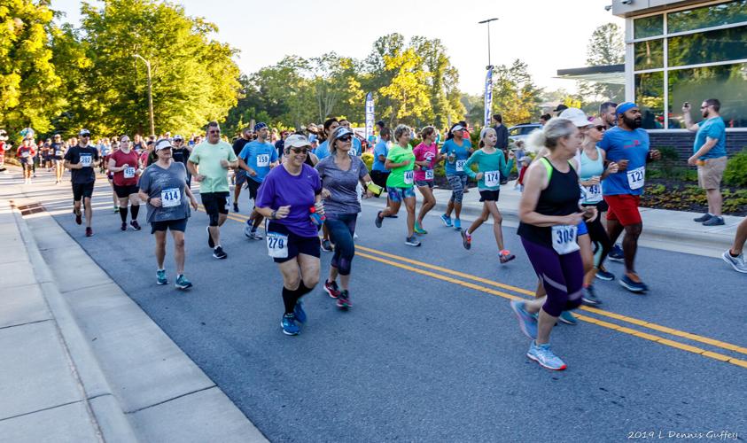 It's Crunch Time as Apple Races, Street Fair Mark Return to ... It's Crunch Time as Apple Races, Street Fair Mark Return to ...
