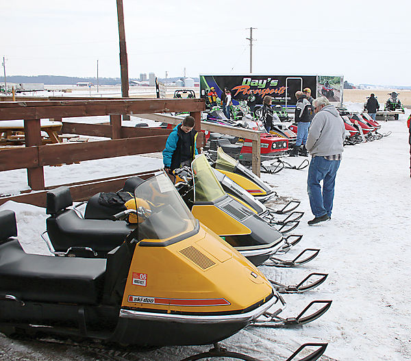 Bloomer Sno-Hawks' Hold First Vintage Snowmobile Show | Community News ...