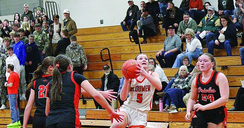 Ladyhawks Down The Oriels | Bloomer Blackhawks Sports | bloomeradvance.com