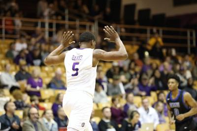 Mosley's buzzer-beater lifts men's basketball over ECU | Sports ...
