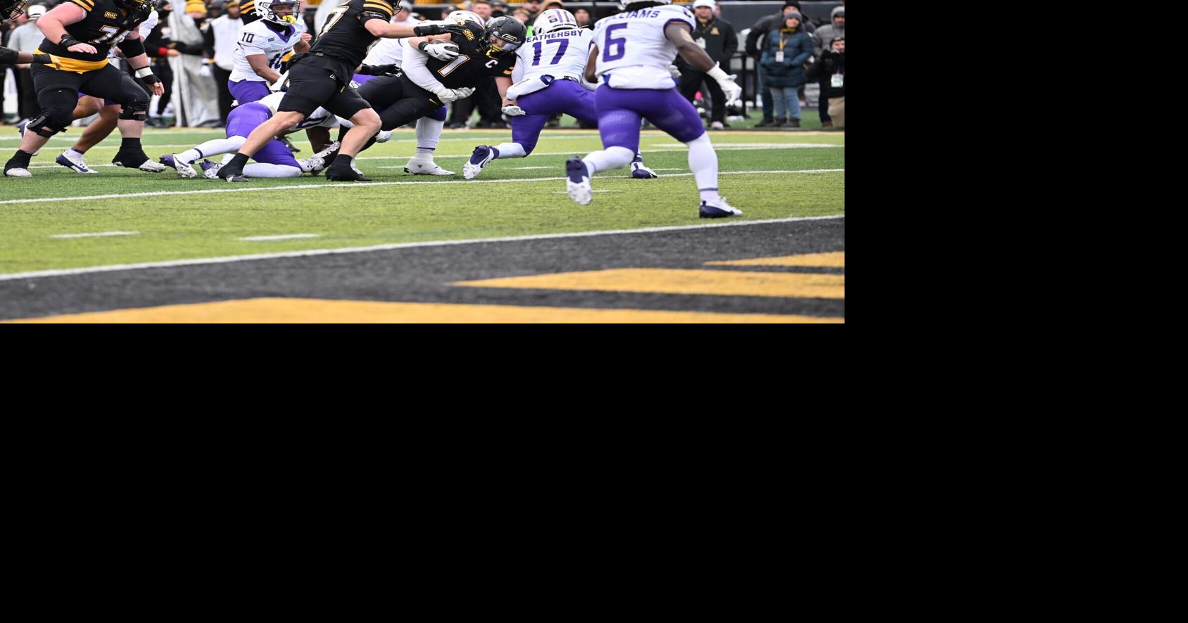 Instant insight: JMU football trails App State 24-17 at halftime ...