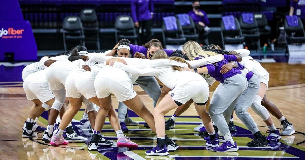 Growing together: the culture of JMU basketball | Sports | breezejmu.org