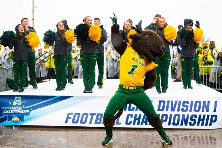 JMU and NDSU pregame: tailgate and team walk | Multimedia | breezejmu.org
