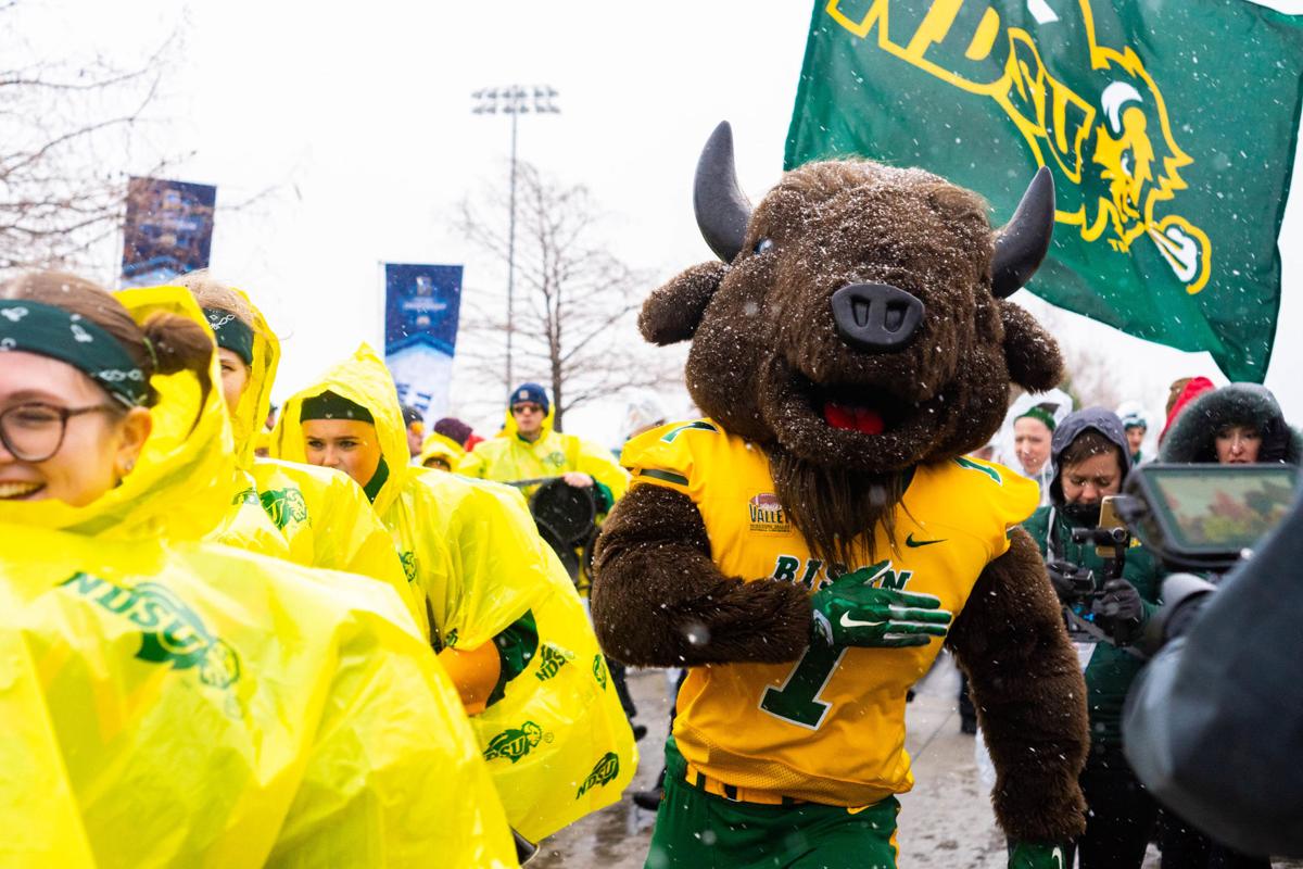 JMU and NDSU pregame: tailgate and team walk | Multimedia | breezejmu.org