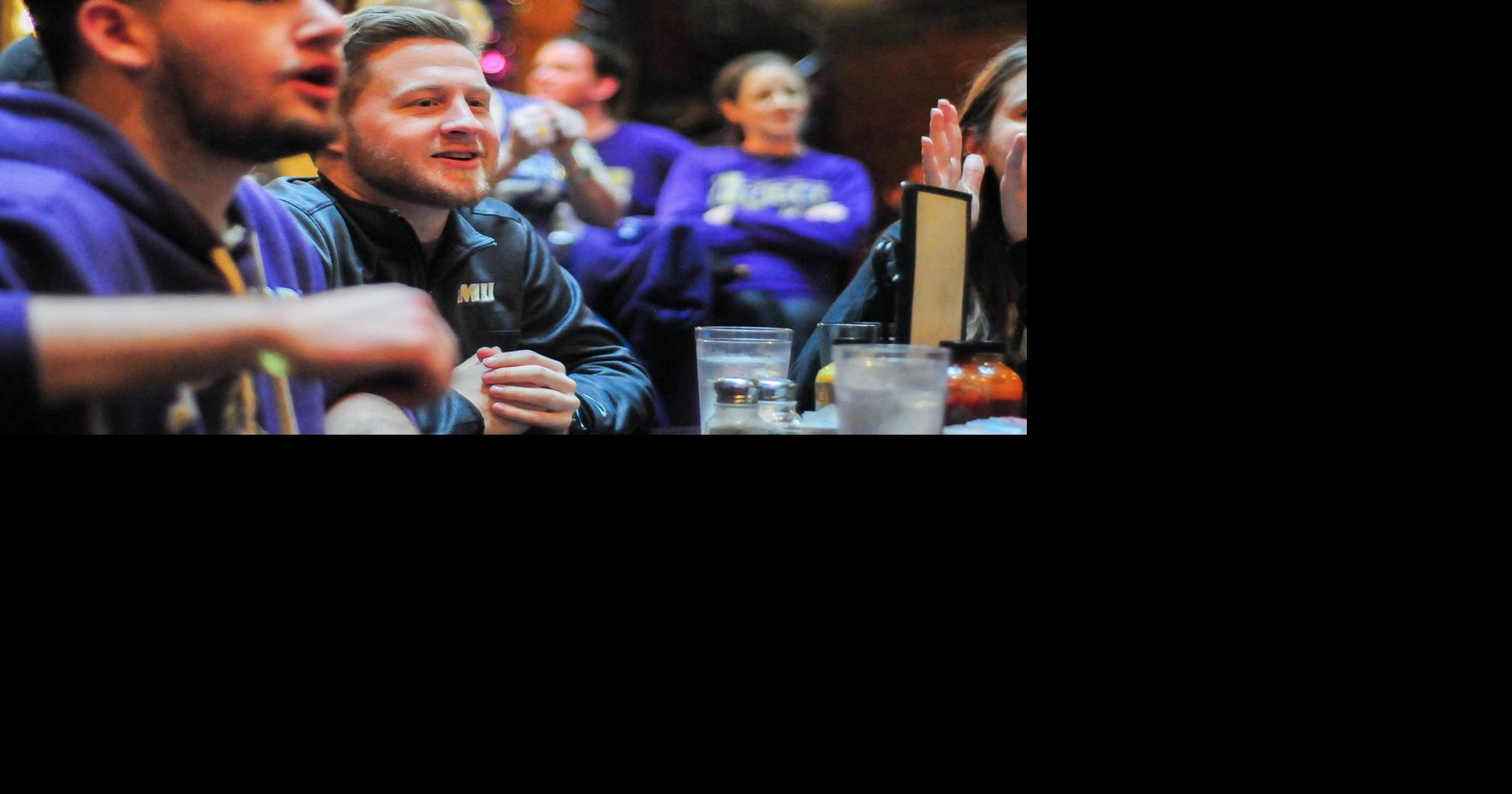 JMU fans watch game locally at Jimmy Madison's | Football | breezejmu.org