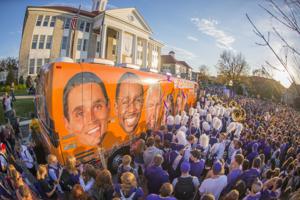 Photos: ESPN 'College GameDay' comes to JMU | Sports | breezejmu.org