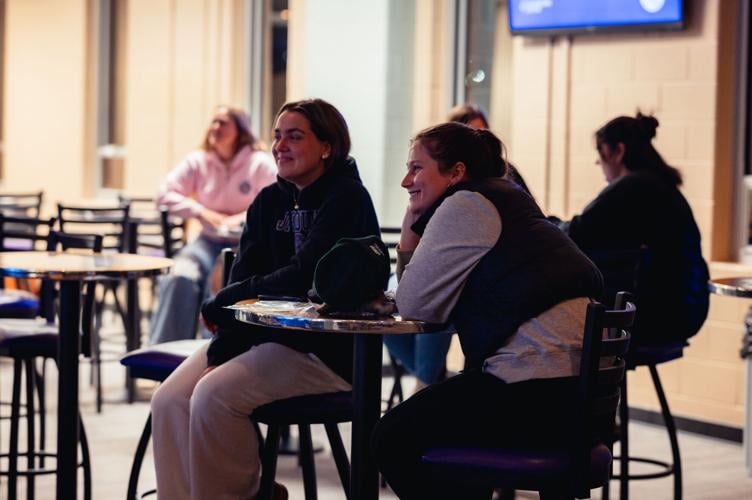 Comedian Derrick Knopsnyder performs stand-up routine at TDU | Culture | breezejmu.org