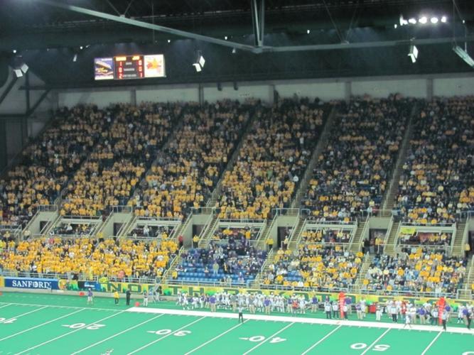 Fargodome is loud, active and full | Fightforfrisco | breezejmu.org