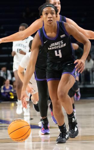 Women's basketball transfer's 'disruptive' presence shines early in ...