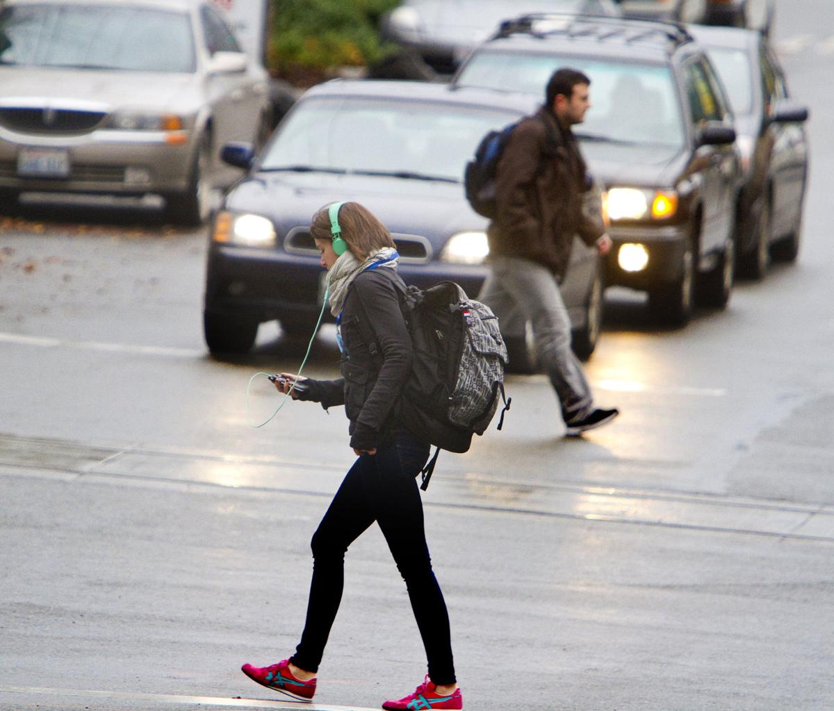 Opinion | Recent "distracted walking" law raises debate | Opinion ...