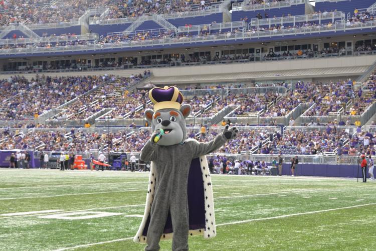 Photos: A day in the life of Duke Dog | Multimedia | breezejmu.org