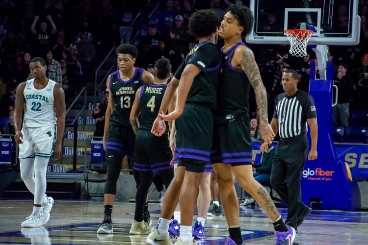 JMU men's basketball narrowly wins against CCU | Multimedia | breezejmu.org